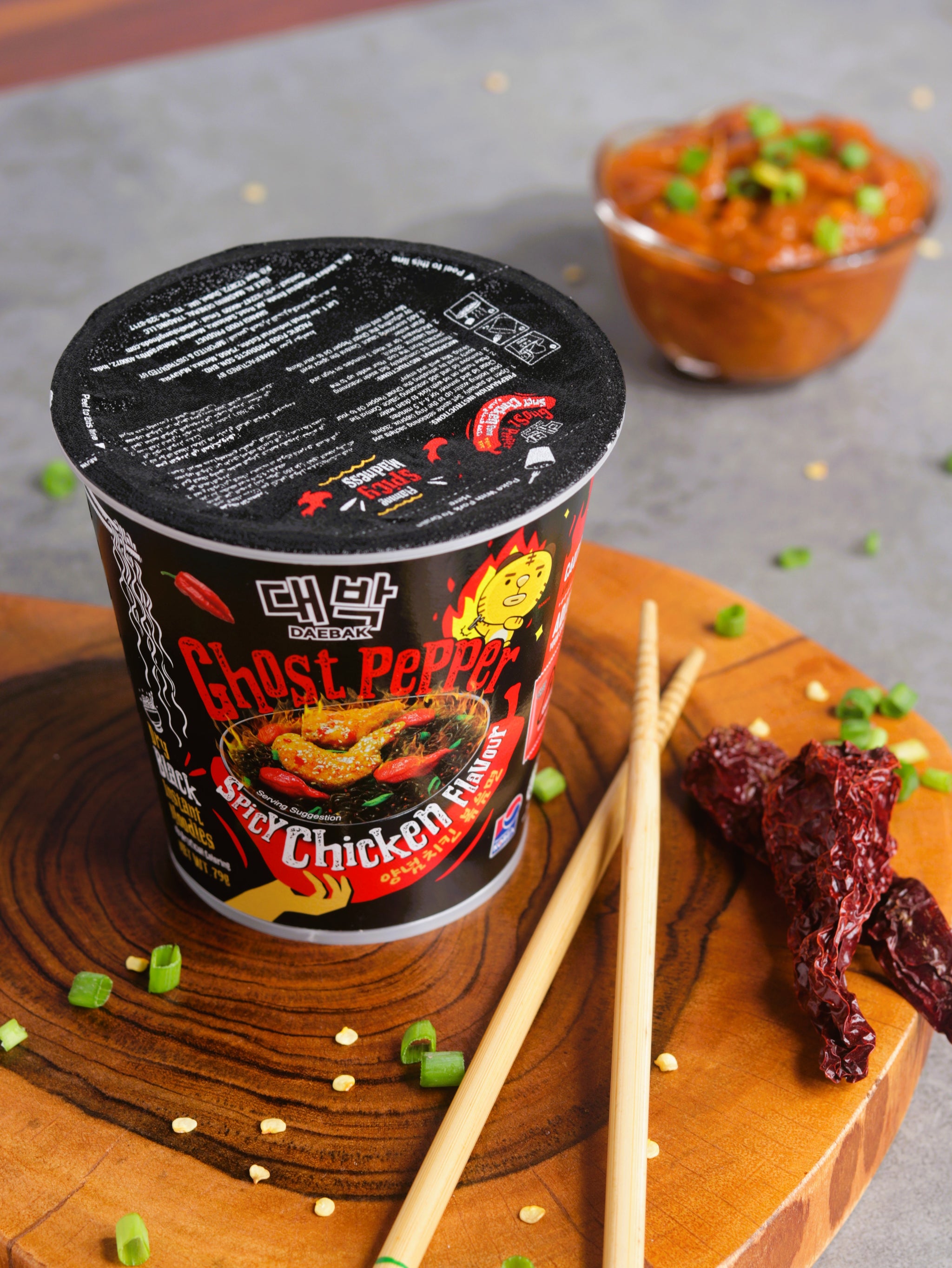 DAEBAK GHOST PEPPER SPICY CHICKEN FLAVOUR DRY BLACK INSTANT NOODLES CU ...
