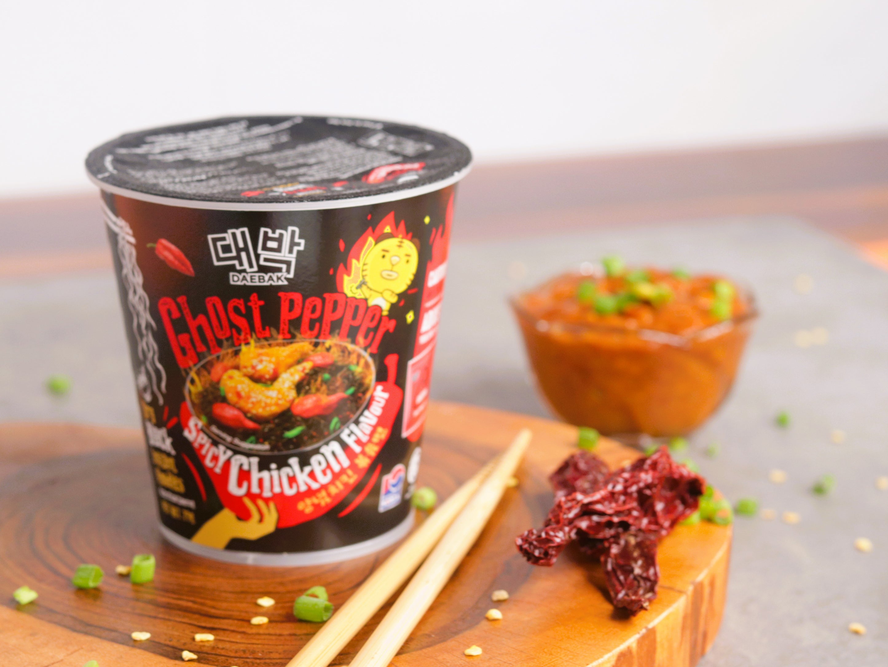 DAEBAK GHOST PEPPER SPICY CHICKEN FLAVOUR DRY BLACK INSTANT NOODLES CU ...